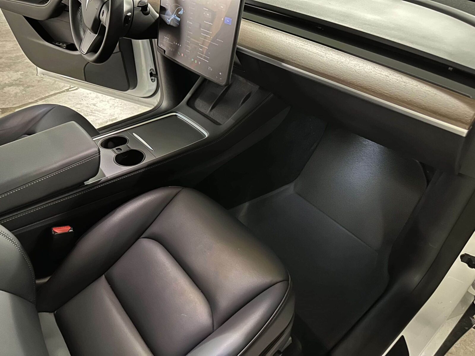 8 of the Best Tesla Model Y Floor Mats Compared [2024]